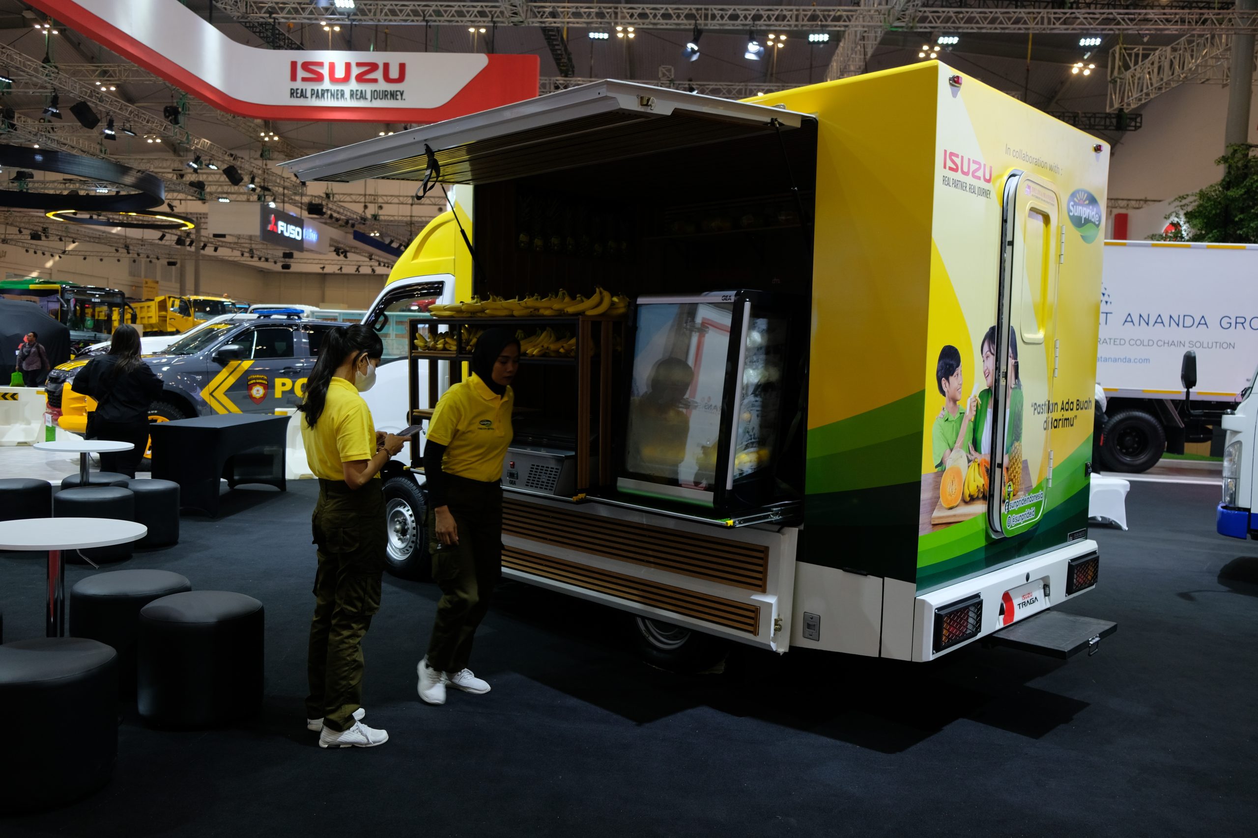 ISUZU TRAGA ‘FRUIT TRUCK’ Hadir di GIAS 2023, - Jawa Pos News